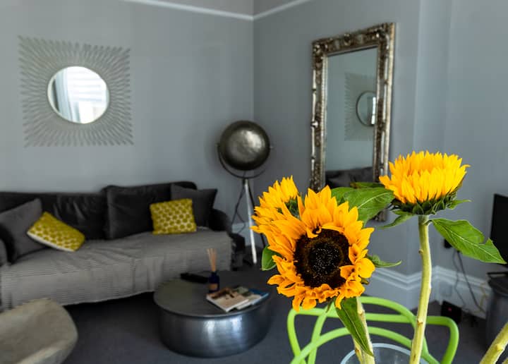 Beachview. 2 Bed. Seaviews. Carpark. - Eastbourne
