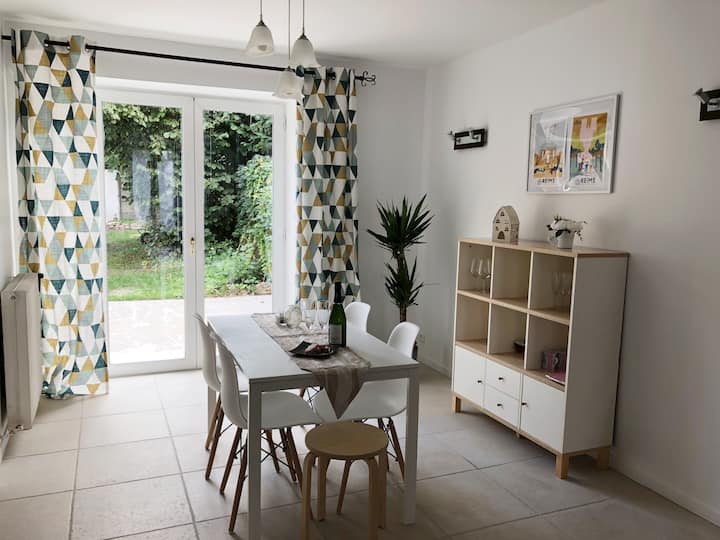 La Maison à La Porte Rouge
The Red Door House - Reims