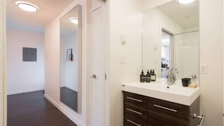 Super Clean, Modern Gastown Studio - 6400