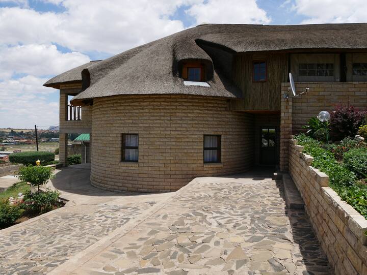 Monokotsoaing Guest House Room A - Bed and breakfasts for Rent in Foso ...