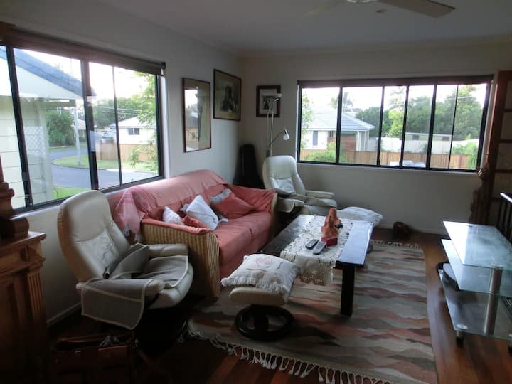 Private Bedroom In Beach House In Burleigh - Gold Coast