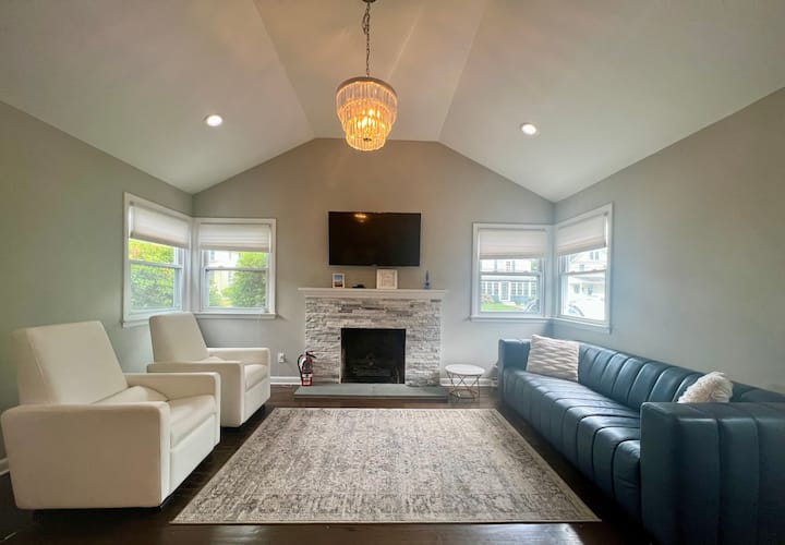 Chic 4 Bedroom House With Pool. Minutes From Beach - Milford, CT