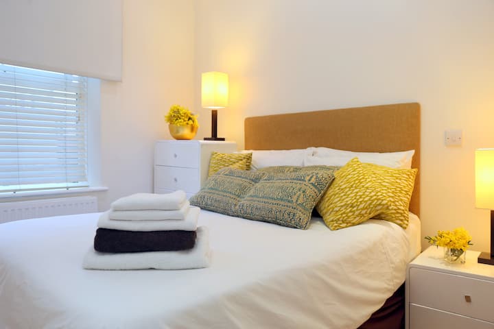 A Beautiful Apartment In Kensington's  New Zone - Earls Court