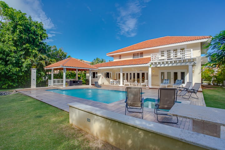 Secluded Villa With Hot Tub & Pool Near The Beach - Punta Cana
