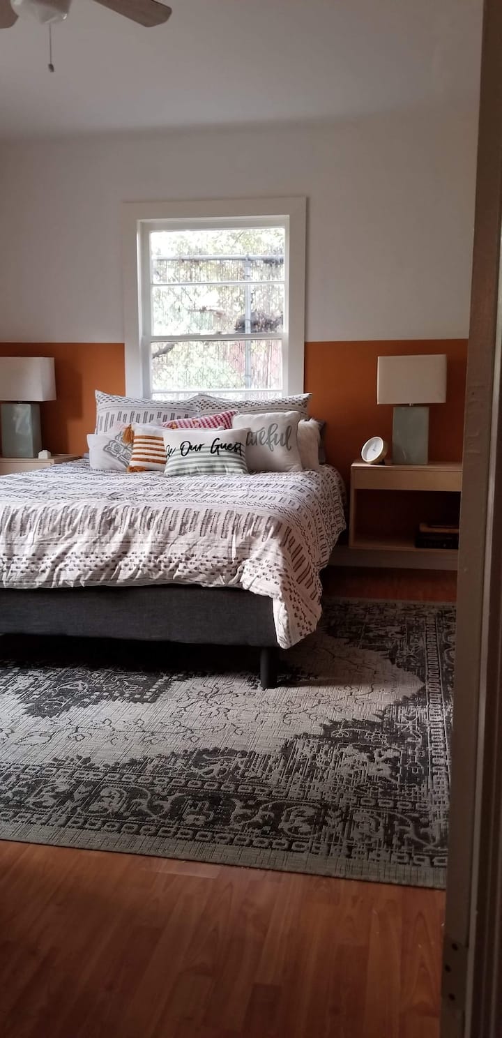 Charming/private Home On Deodar Pine-lined St. - Pasadena, CA