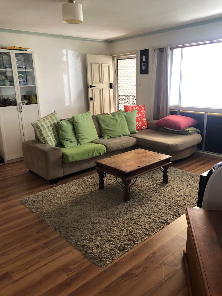 Poolside Room - Comfortable 5 Mins Walk To Beach - Sunshine Coast