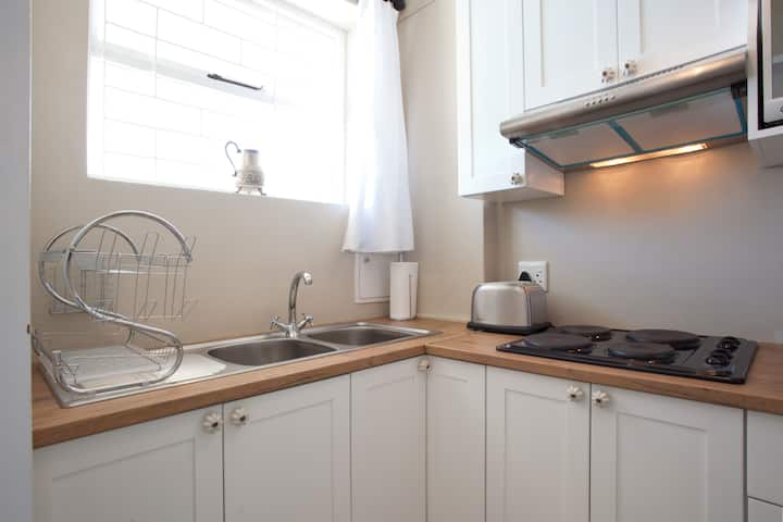Charming Westside Studio Apartment 34. - Stellenbosch