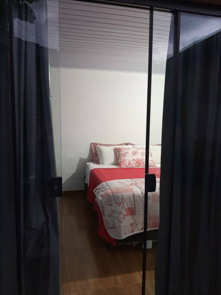 Quarto Com Entrada Privativa 800m Da Praia Pereque - Porto Belo