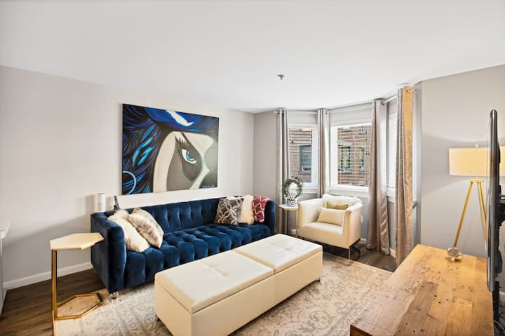 Stylish Capitol Hill Condo - 99 Walkscore! - Seattle, WA