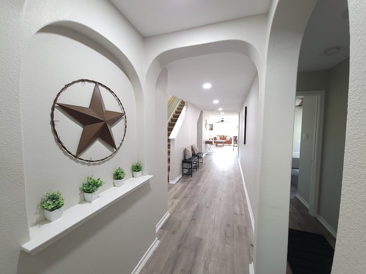 Nice And Cozy 5 Bdrm House - San Antonio, TX