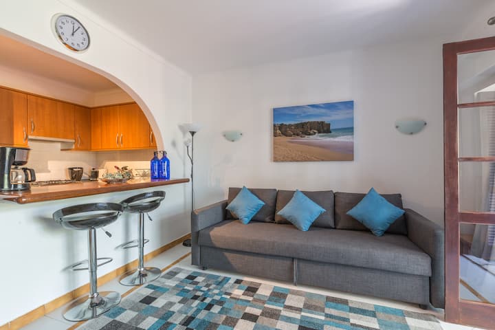 Modern & Spacious 1 Bedroom Apartment, Lively Area - Albufeira