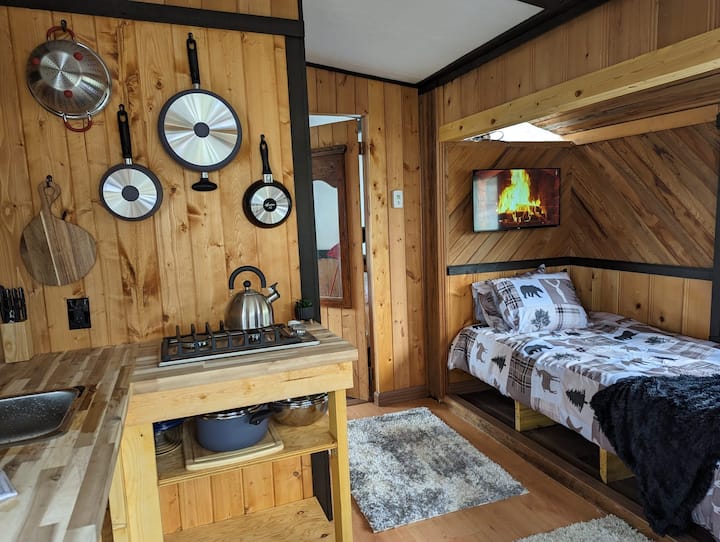 Cozy Beachfront Cabin At The Farm - Sooke