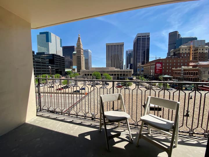 Furnished 1200sq Ft Downtown Pad! Brooks Tower 4j - Denver, CO