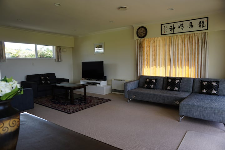 Aww Sheeps-uninterrupted Panoramic View With Spa - New Zealand
