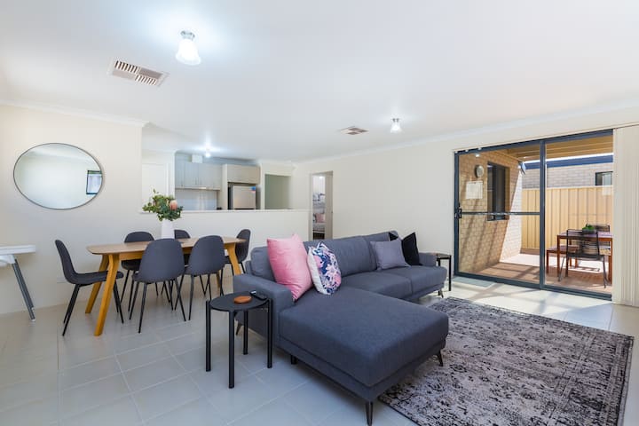 Family Perfection In Quiet & Convenient Location! - Kingsley