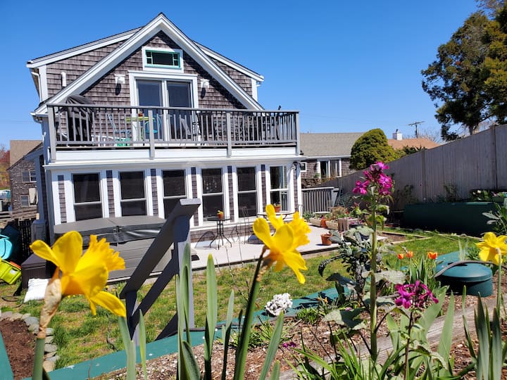 Charming Large 2 Br Ptown Home With Parking - Provincetown, MA