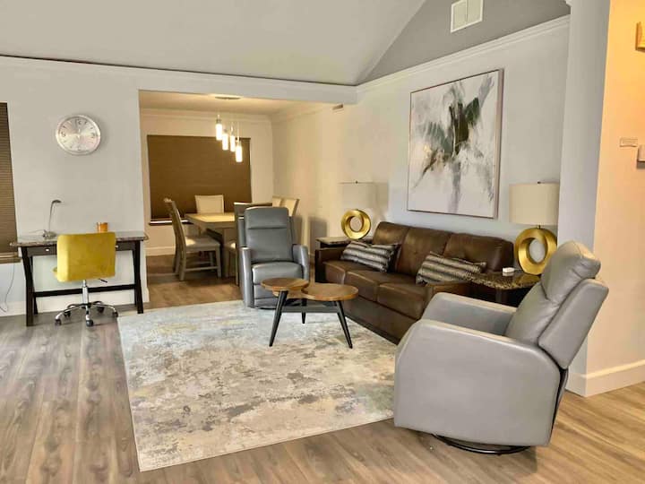 Fun & Fabulous! Oasis Resort Condo! - Palm Springs