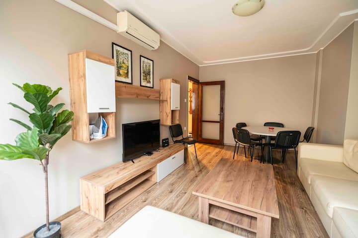 Centre Two-bedroom Apartment, Parking On Request - Sofia