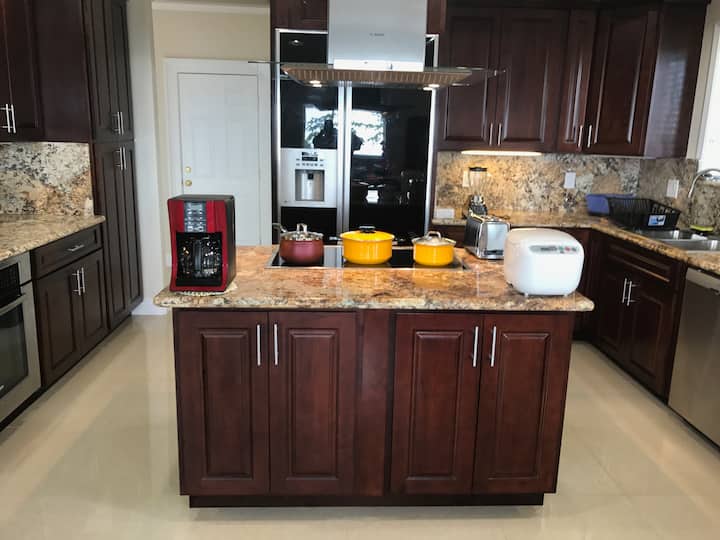Executive Luxurious Home In The Gated Community - Mililani, HI
