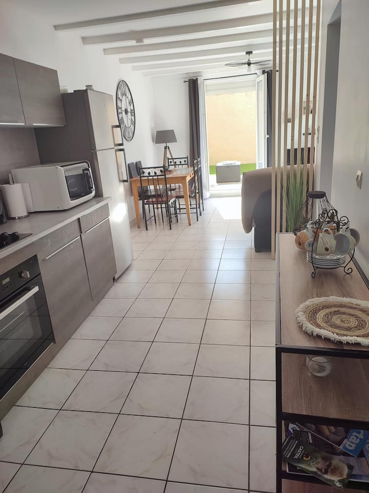 Proche Plage, Appartement Avec Cour Privée De 50m2 - Saint-Laurent-de-la-Salanque