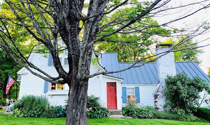 Clean, Captivating Vt Farmhouse Near Stratton! - Jamaica, VT