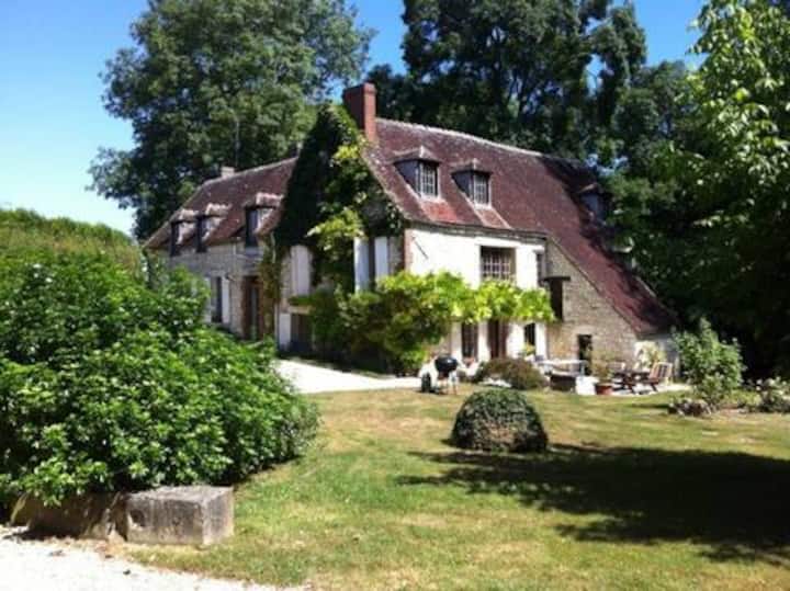 Moulin De Fourtin Piscine / Tennis à Neuvy Sautour - Saint-Florentin