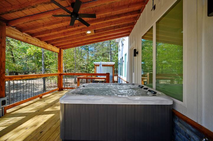 BRAND NEW! Modern-Rustic 1 Bedroom Honeymoon Cabin