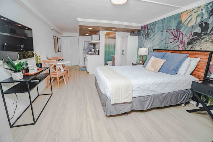 New Remodeled Studio-centrally Located In Waikiki - Honolulu, HI