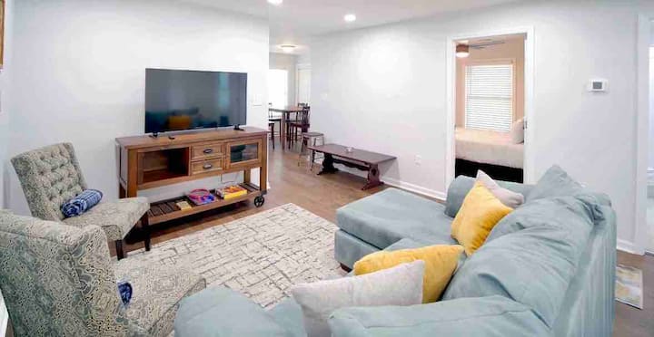 The Lovely Chaucer: Modern Renovated Home - North Charleston, SC