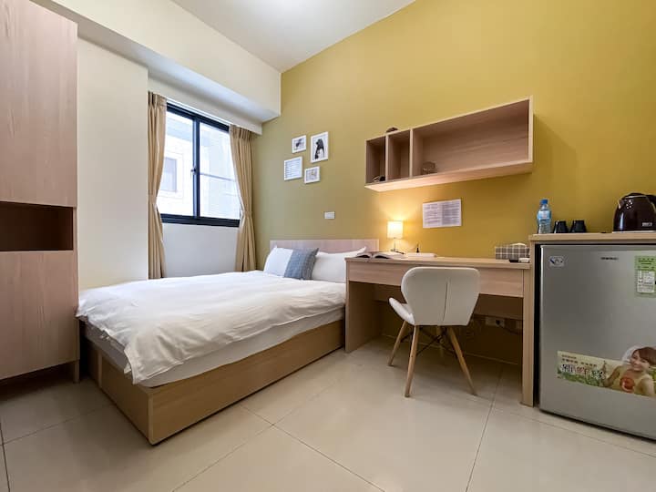 【沈穩氣質】 獨立洗衣機 · 陽台 · 整潔滿分 · 近一中街 - Taichung City