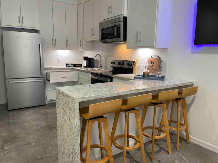 Lovely Cozy Brand New 1- Br Condo (Gated) - Brownsville, TX