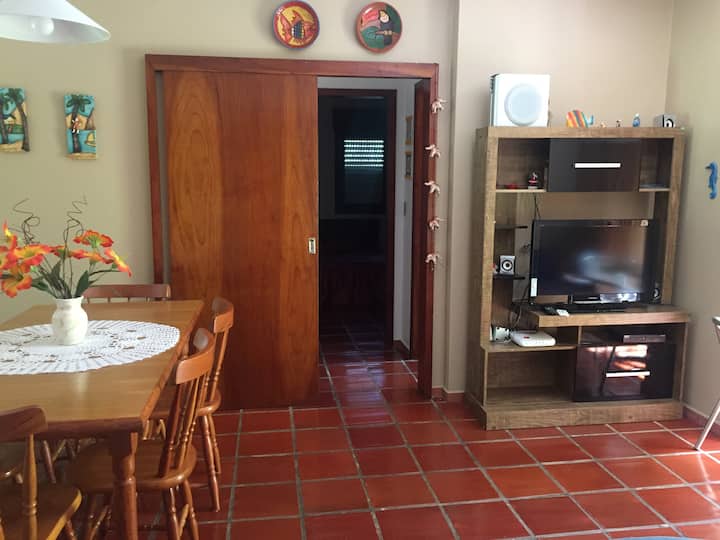 Apartamento Térreo Aconchegante, Pátio Privativo. - Capão da Canoa