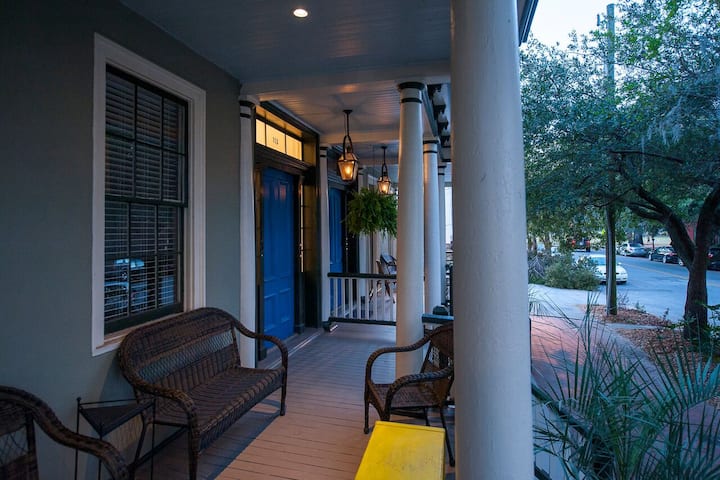 Mansion View: Elegant And Relaxing Large 1br - Savannah, GA