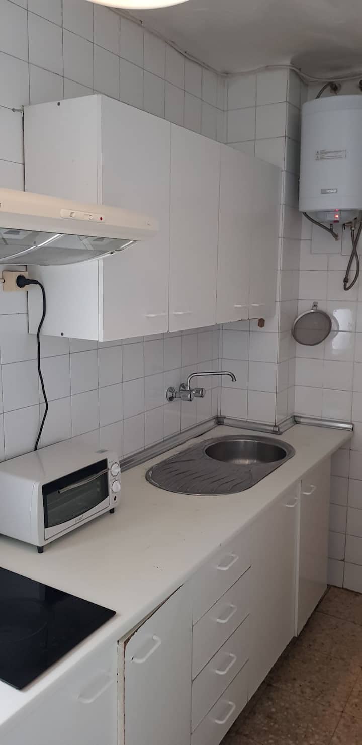 Comfortable House. C/ Castellar 58 Room 3 Big Bed - Seville