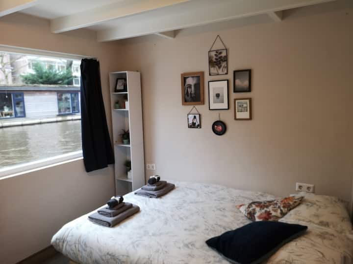 Room On Houseboat With Private Bathroom Ensuite - Amsterdam
