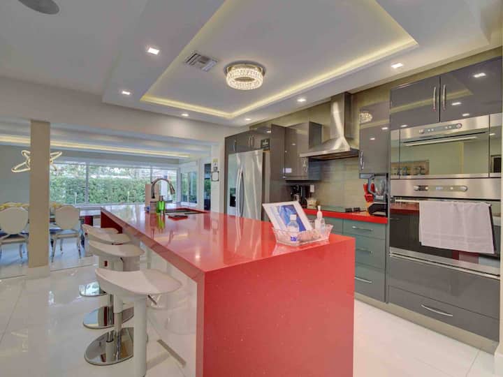 Modern House | Pool | Theater | Table Games | 8bed - Miramar, FL