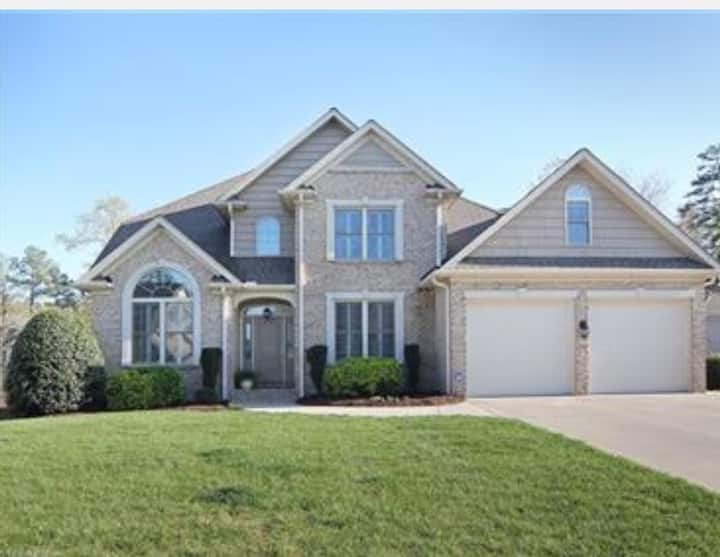 3 Bdrm Lakeside Home W Bonus Room - Greensboro, NC