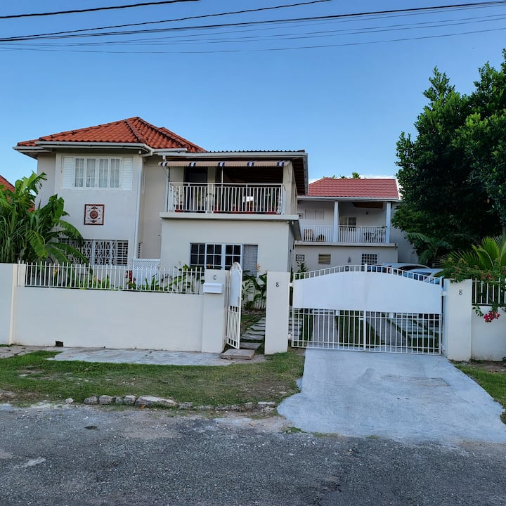 Cozy Apt W Access To Longterm Stays & Rental Car - Kingston