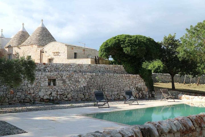 Trullo Ulivo Avec Piscine Dans La Vallée D'itria - Apulia