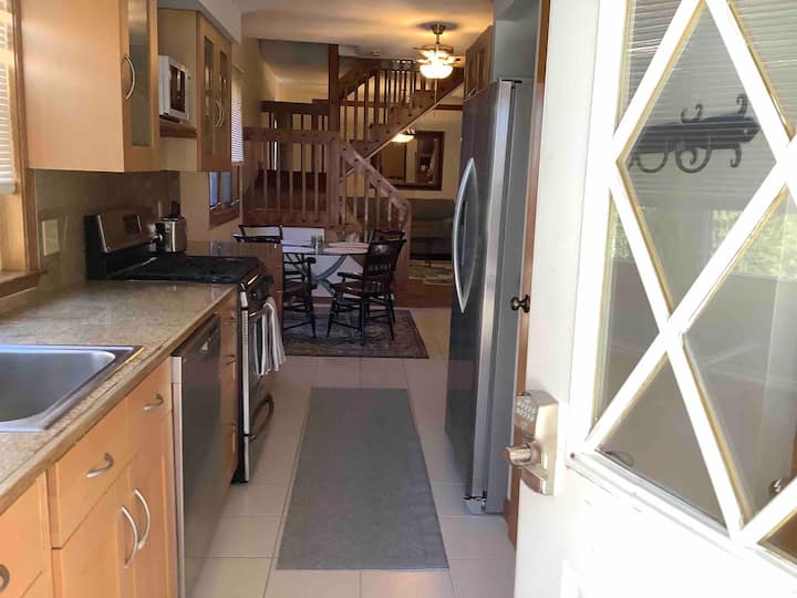 Comfortable Two Bedroom In Newton - Concord, MA