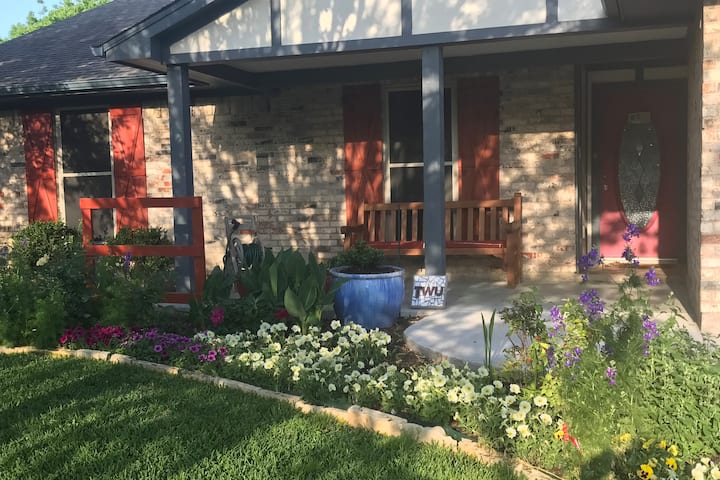 Relax & Play, Just A Hop, Skip Away - 덴턴