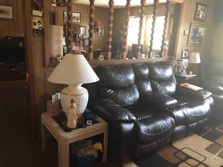 Cozy And Cheerful Private Bedroom Shared Bath - Clemson, SC