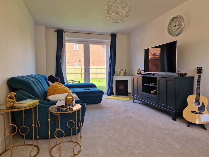 Peaceful Room With Ensuite Shower & Parking - Crawley