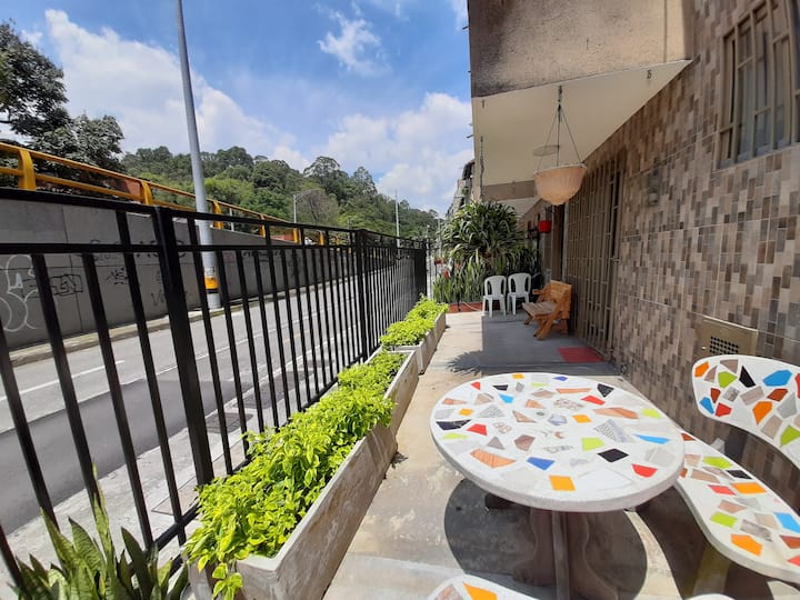 Apartamento Pequeño Y Cerca De Todo. - Medellín