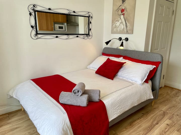 Flat 22 With Balcony - London Paddington Station