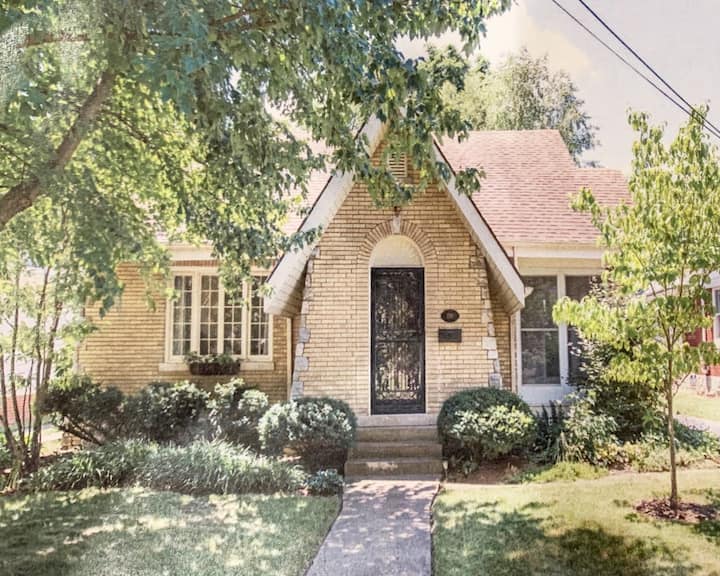 Lexington's Commonwealth Cottage
Str:15070620-1 - Lexington, KY