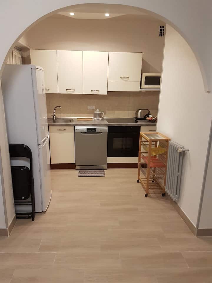 Loue F2  En Rdc Centre Ville Menton - Menton