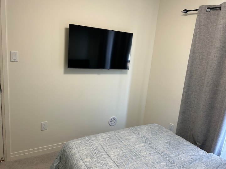 Cozy Compact 1 Bedroom Suite Bowmanville - Bowmanville