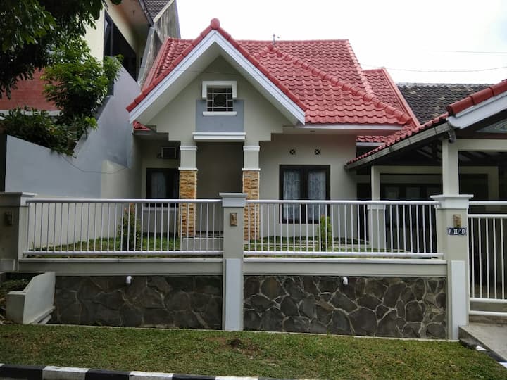 Ar Rayyan Homestay At Lembah Dieng - Malang - Malang
