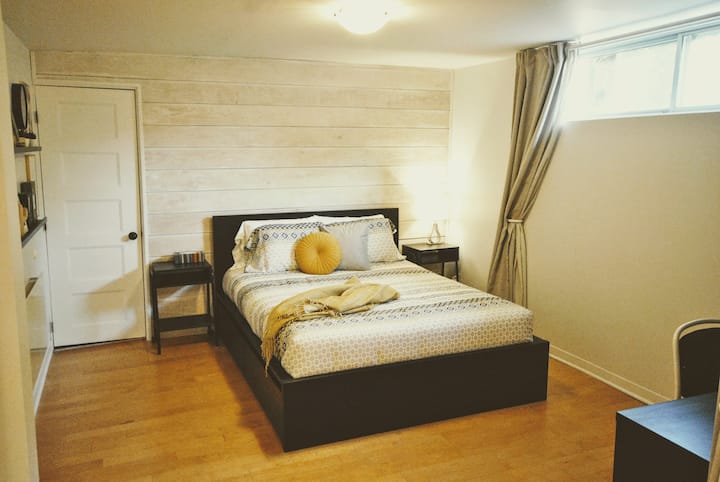 Neat Little Studio In Lively Verdun! - Montreal